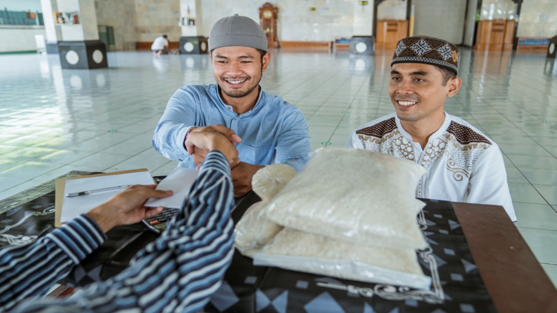 Kapan Waktu yang Tepat untuk Membayar Zakat Fitrah? Ini Penjelasannya Kapan Waktu yang Tepat untuk Membayar Zakat Fitrah? Ini Penjelasannya