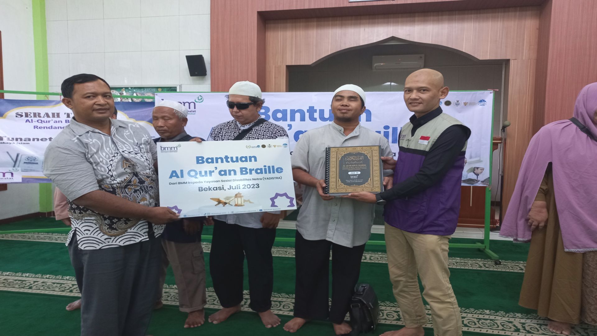 Tidak Bisa Melihat, Tapi Bisa Baca Al-Qur'an: Perjuangan Tunanetra ...