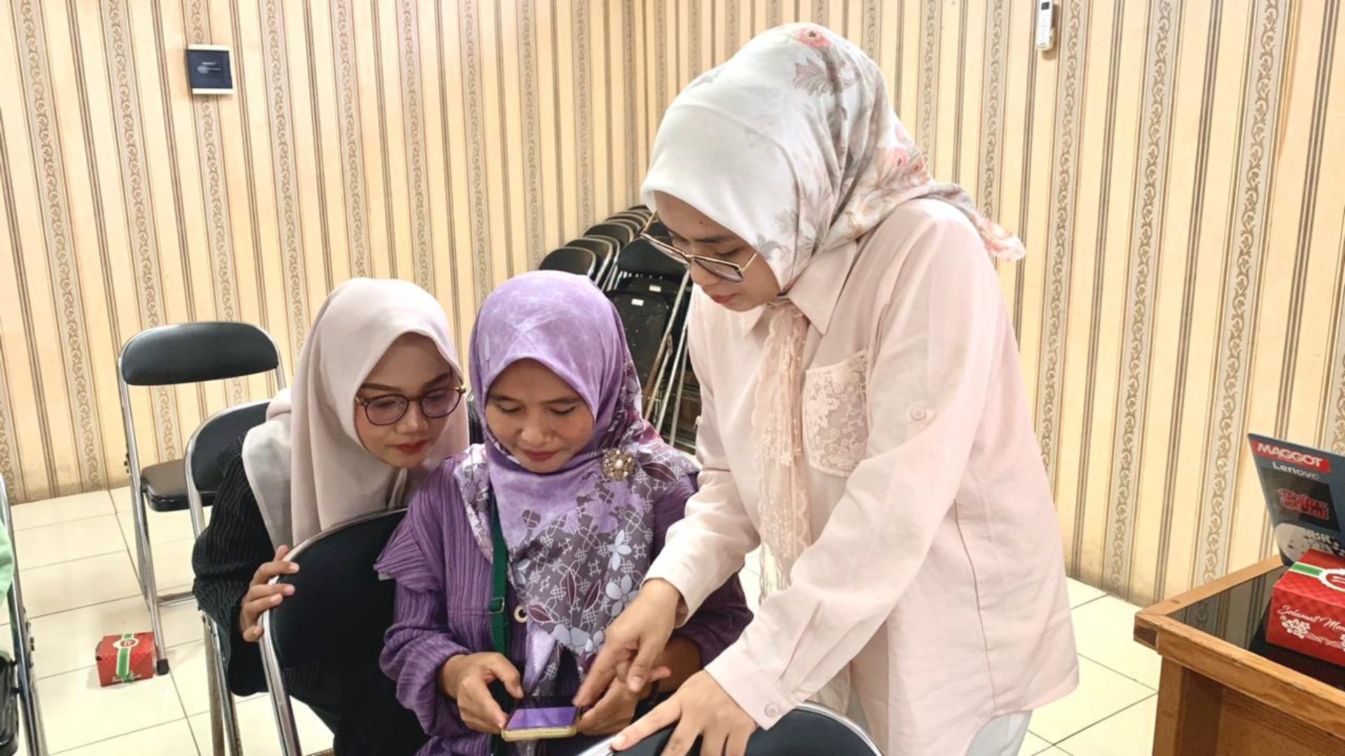 Pelatihan Branding dan Marketing untuk UMKM Saka Foodcourt Program Desa ...